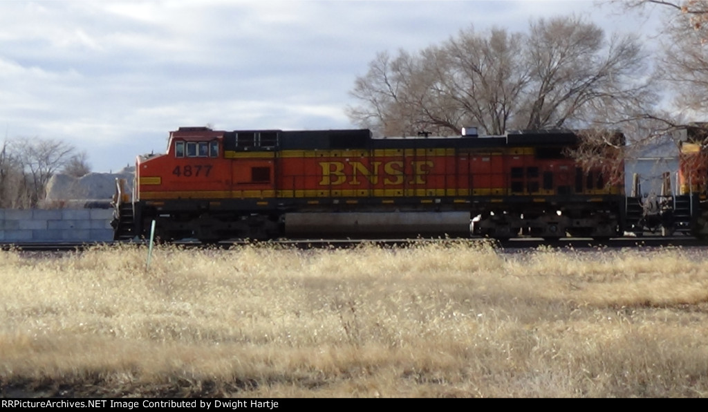 BNSF 4877